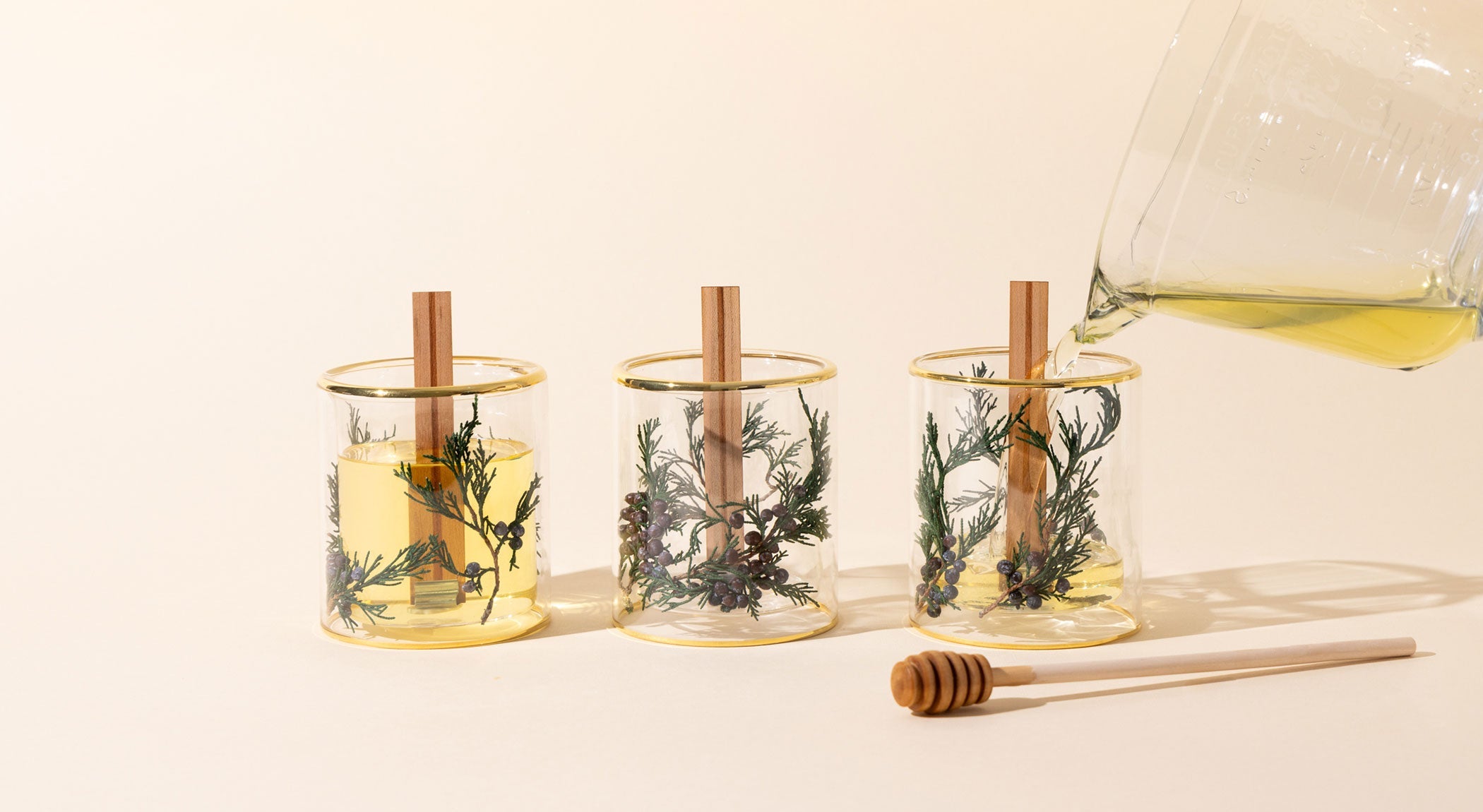 Make This DIY Winter Spruce Holiday Soy Candle | makesy®